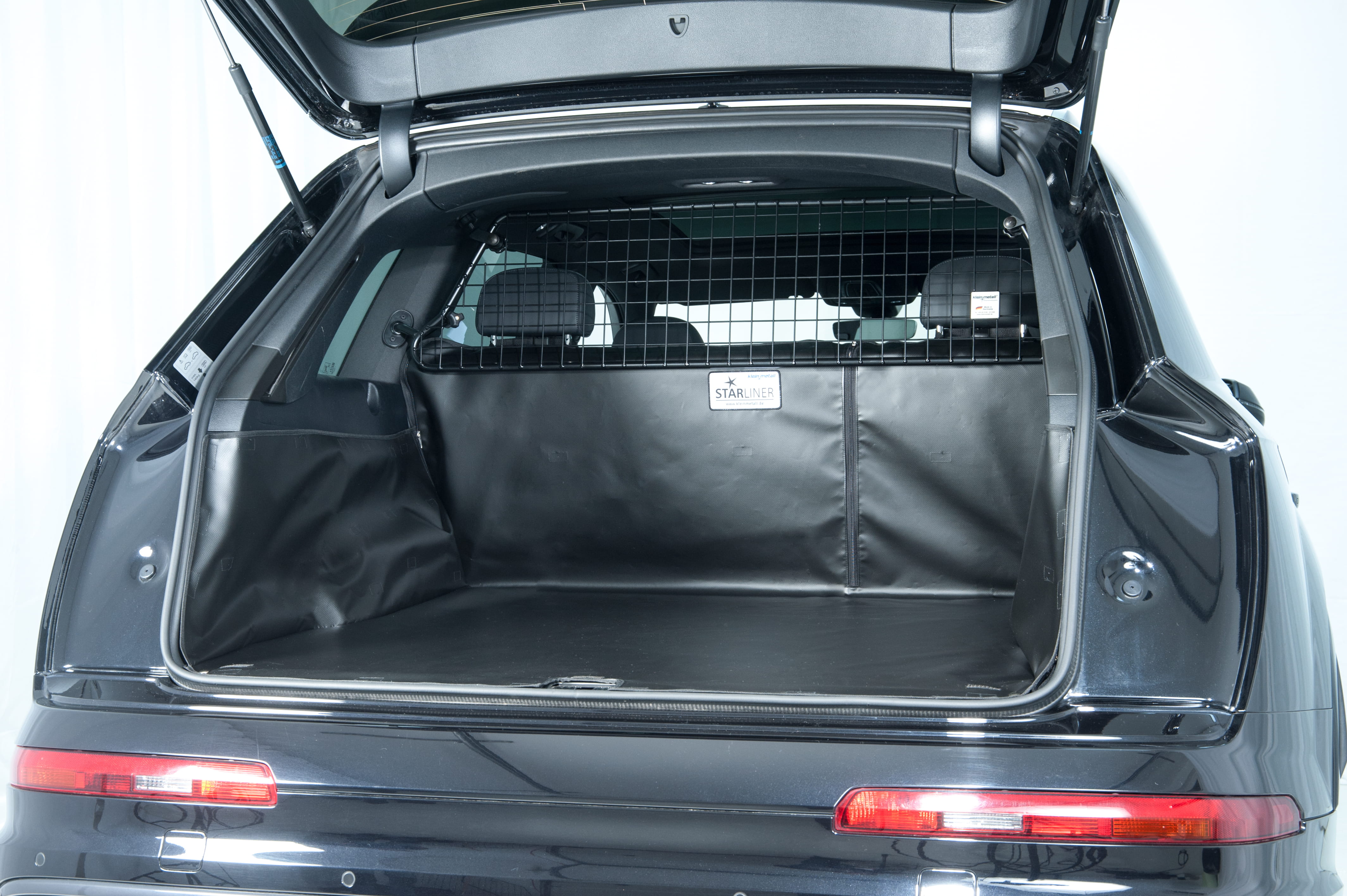 Starliner black car boot tray for Range Rover Velar, built from 2017 ...